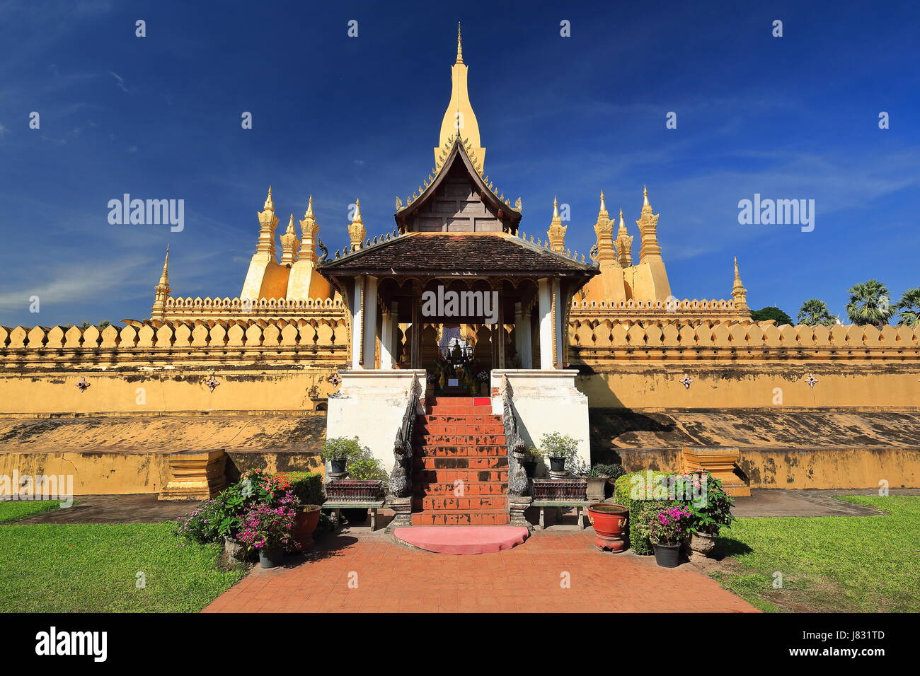 Entrance gate covered roof hi-res stock photography and images - Alamy