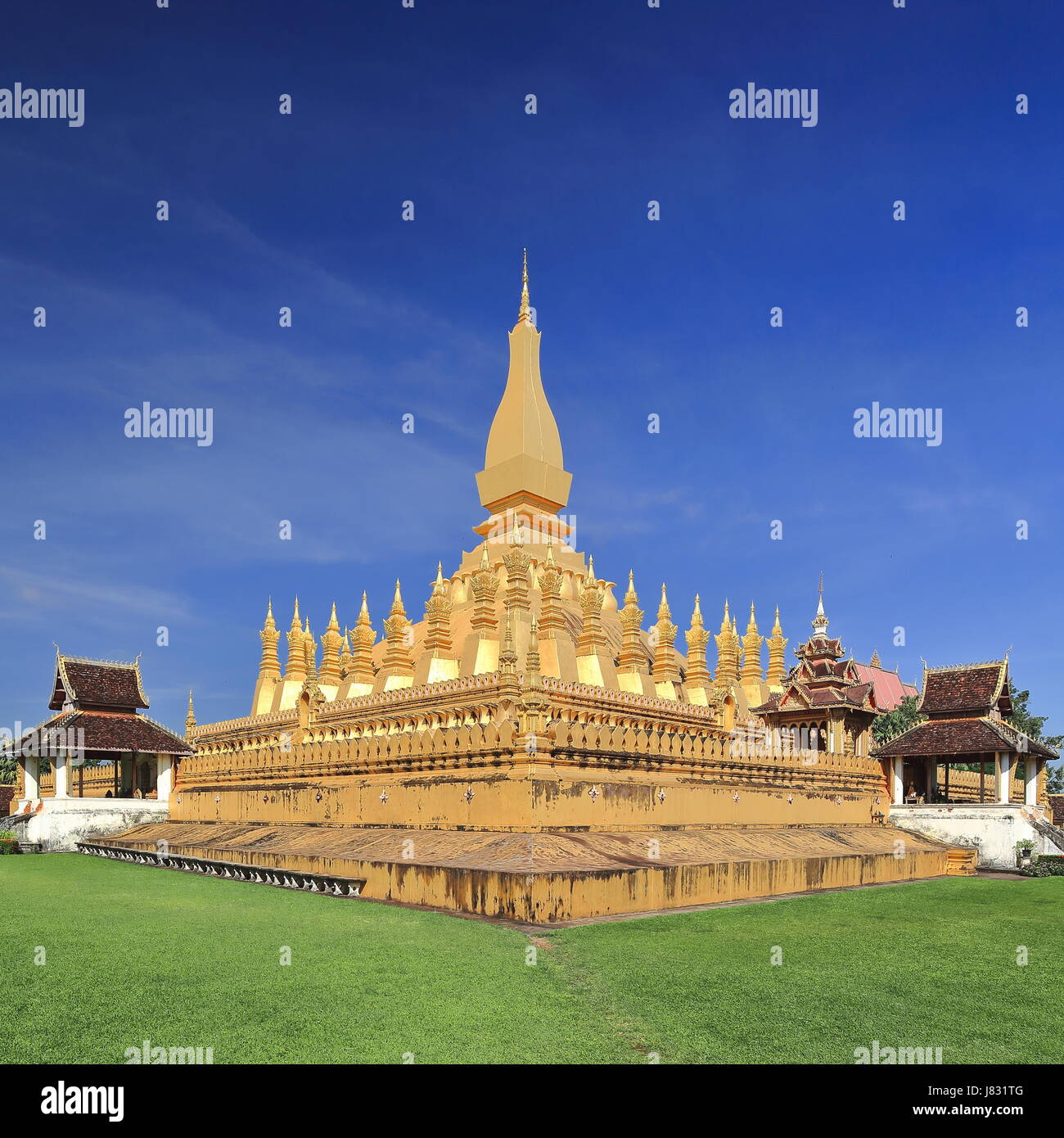 Gold leaf gilded stupa hi-res stock photography and images - Alamy