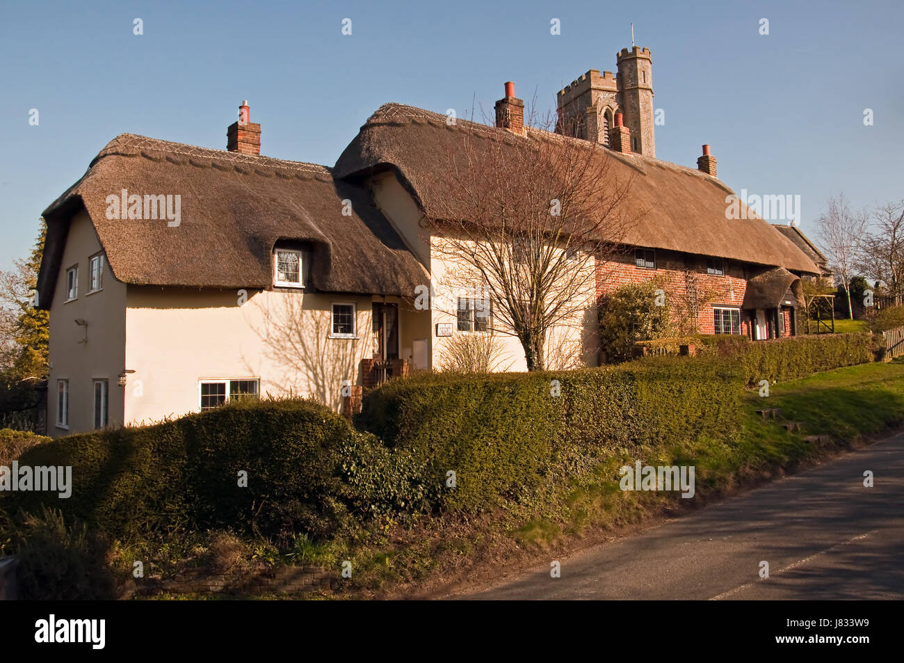 Rural thatch cottage hi-res stock photography and images - Alamy