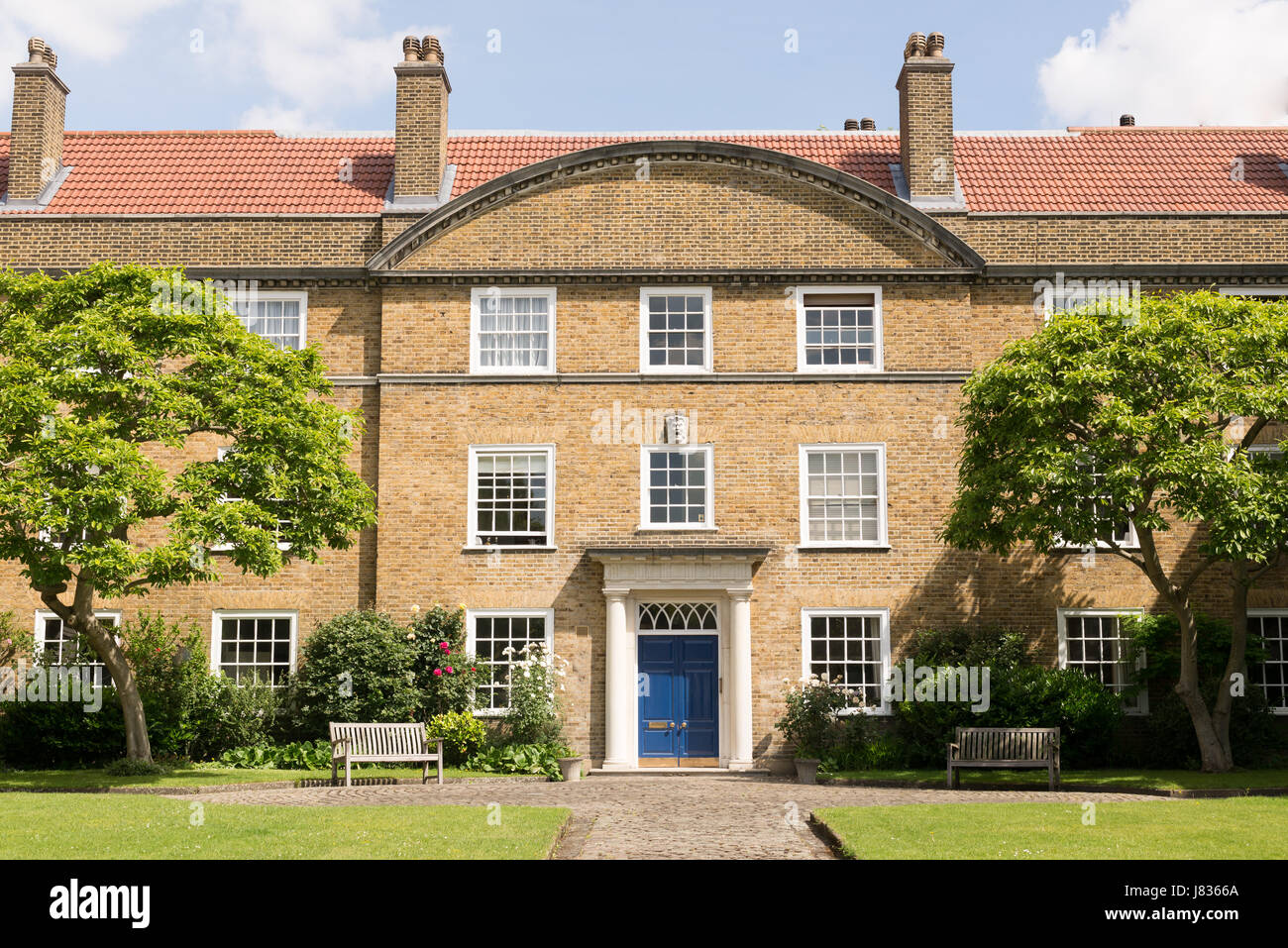 Classic luxury house exterior hi-res stock photography and images - Alamy