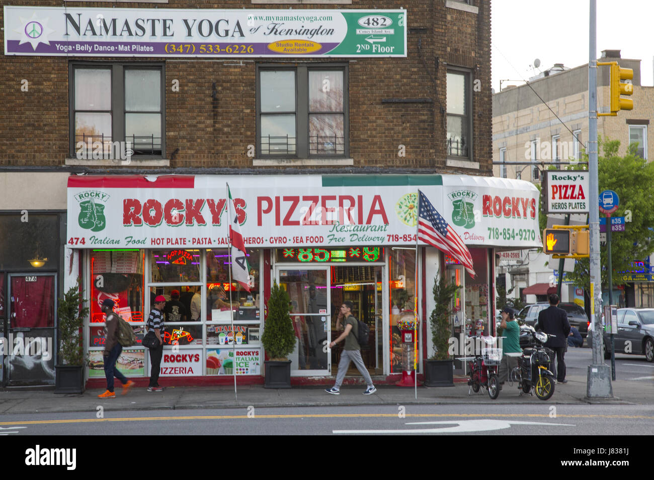 Pizza pizzeria storefront hi-res stock photography and images - Alamy