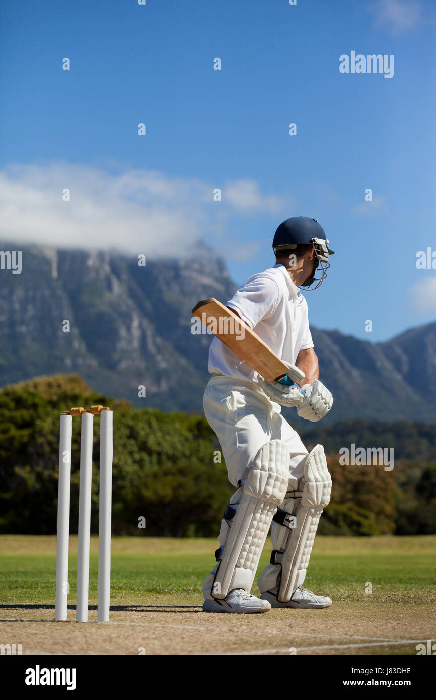 Cricket player uniform hi-res stock photography and images - Alamy