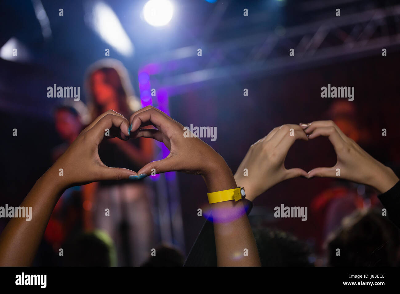 Woman cheering crowd sign hi-res stock photography and images - Alamy