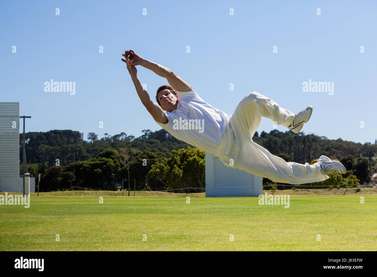 Fielder ball catch hi-res stock photography and images - Alamy
