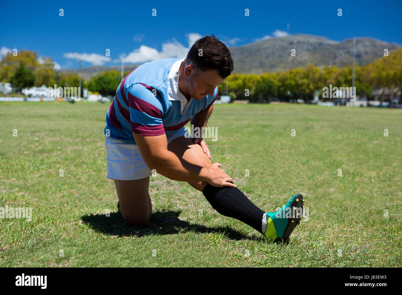 Team stretching on field hi-res stock photography and images - Alamy