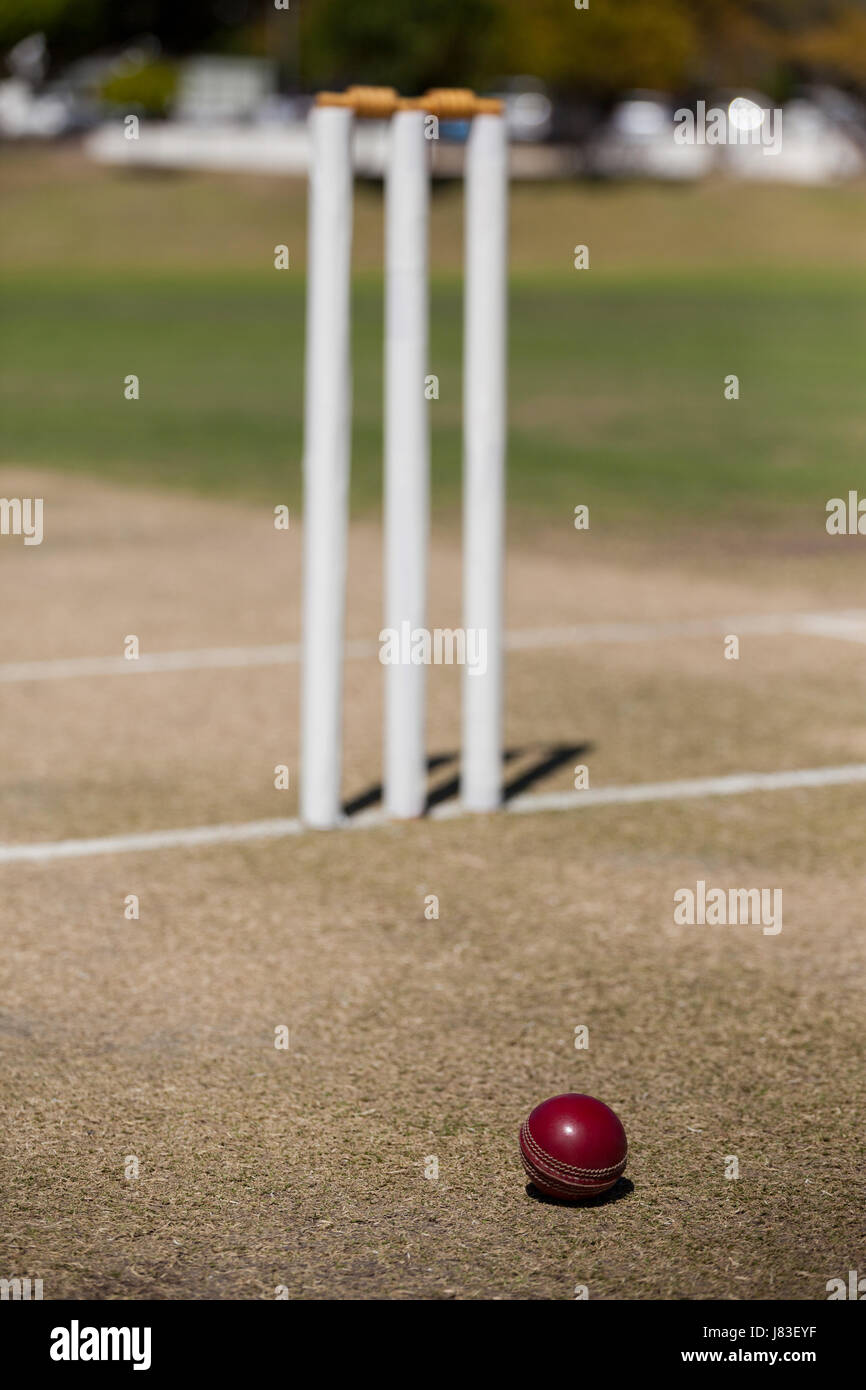 Cricket stumps ball bails hi-res stock photography and images - Alamy