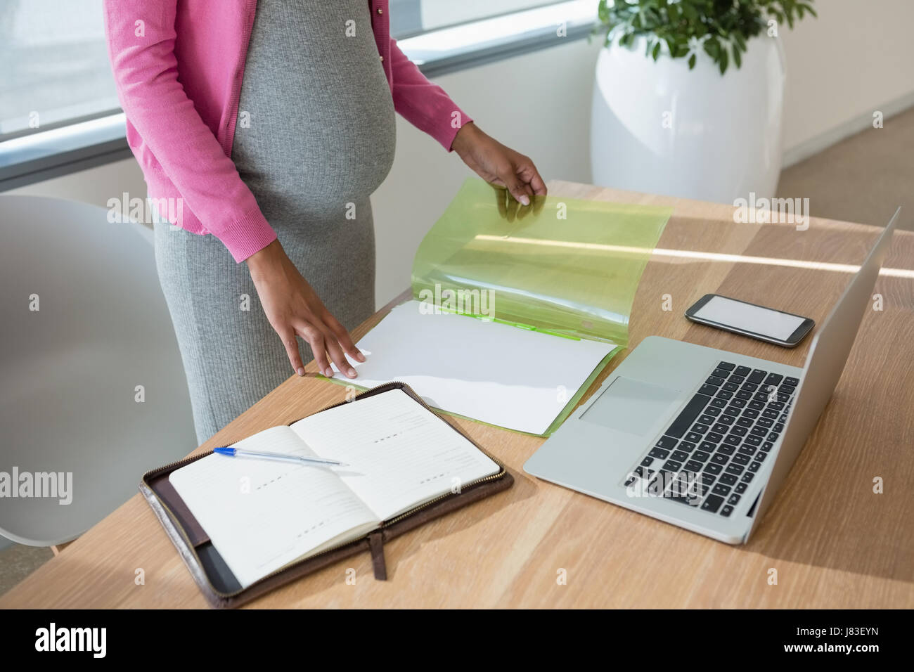 Woman pregnant working desk hi-res stock photography and images - Alamy