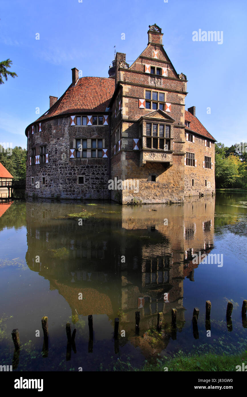 mirroring sandstone gable oriel ditch castle-moat burg vischering ...