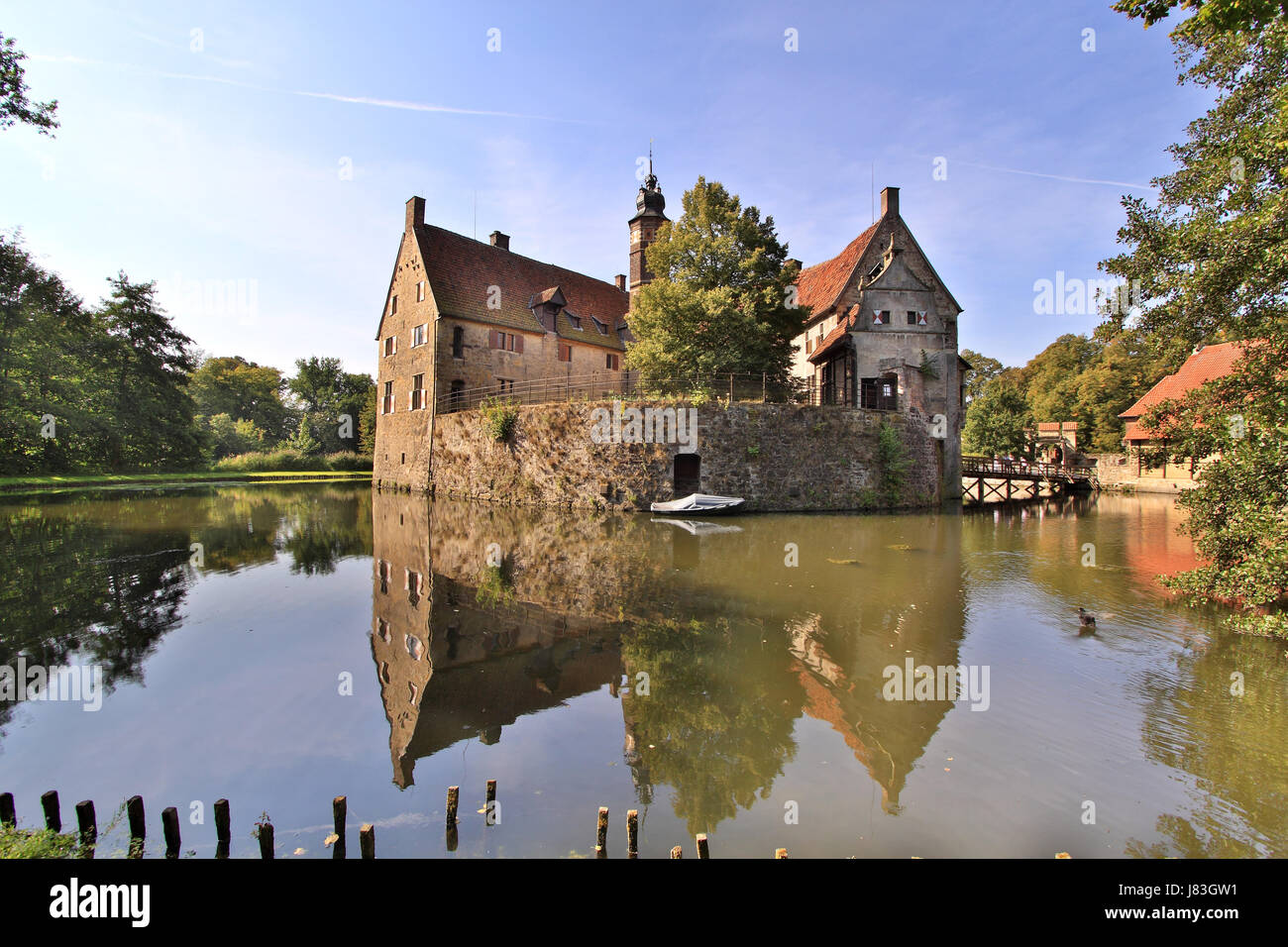 mirroring sandstone ditch castle-moat burg vischering ldinghausen ...