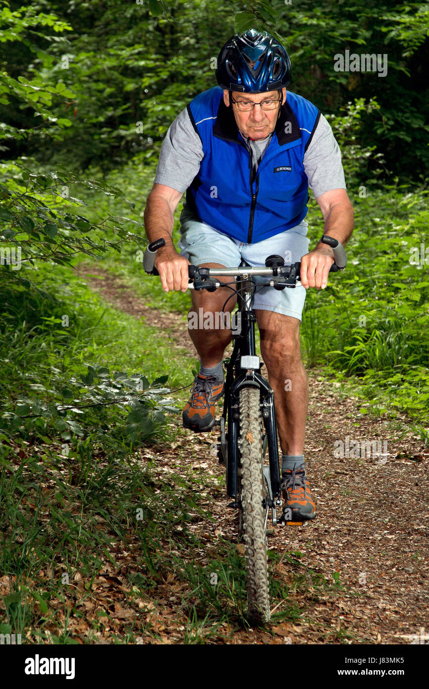 Elder mtb bike hi-res stock photography and images - Alamy