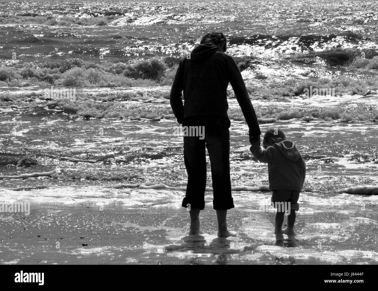 Black mother daughter beach hi-res stock photography and images - Alamy