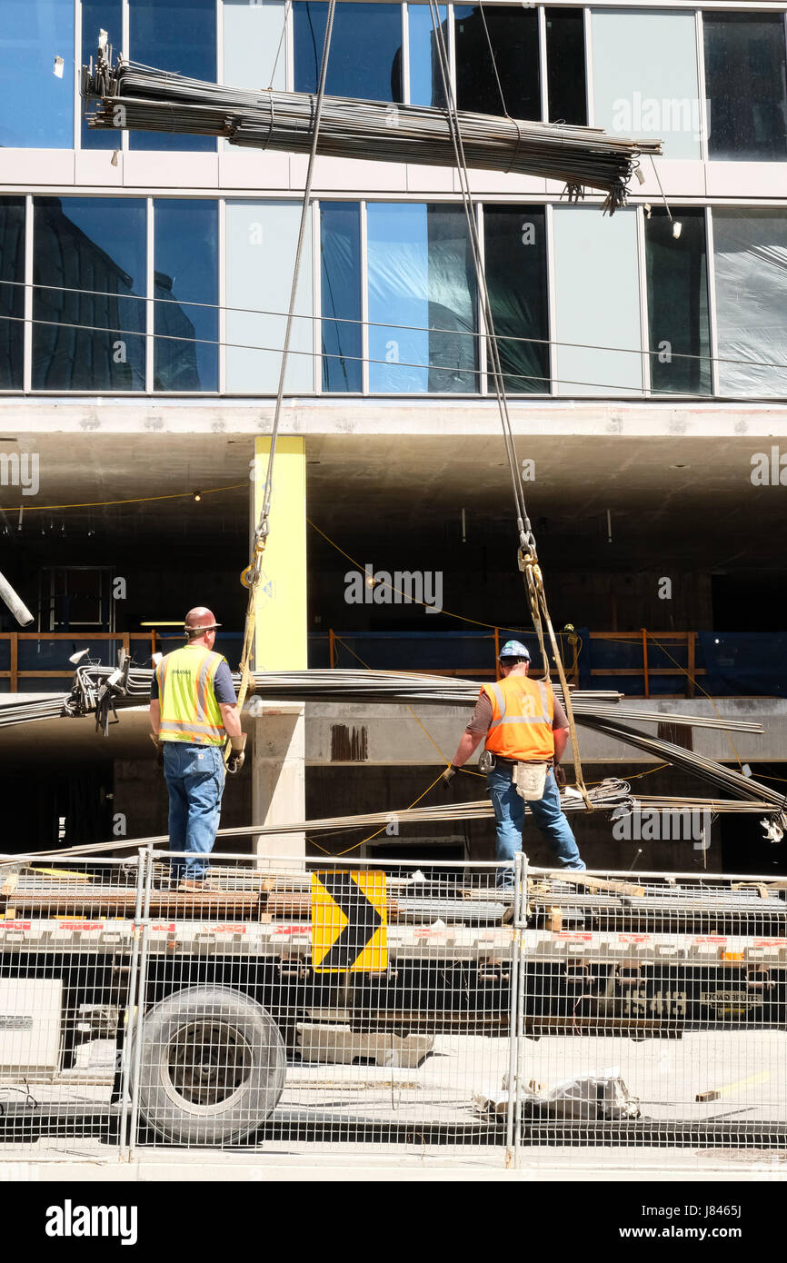 Crane pulling truck hi-res stock photography and images - Alamy
