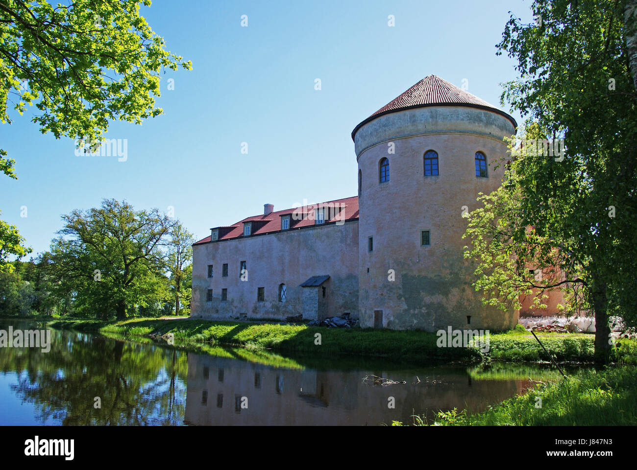 tower wall past fortress style of construction architecture ...