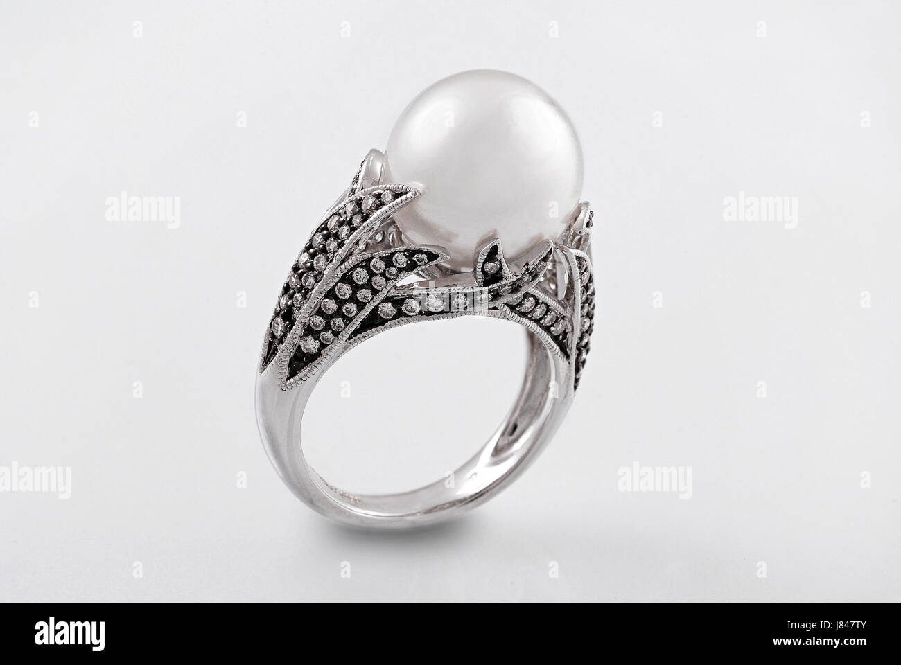 ring jewelry jewellery silver noble luxury expenditure pomp affluence ...