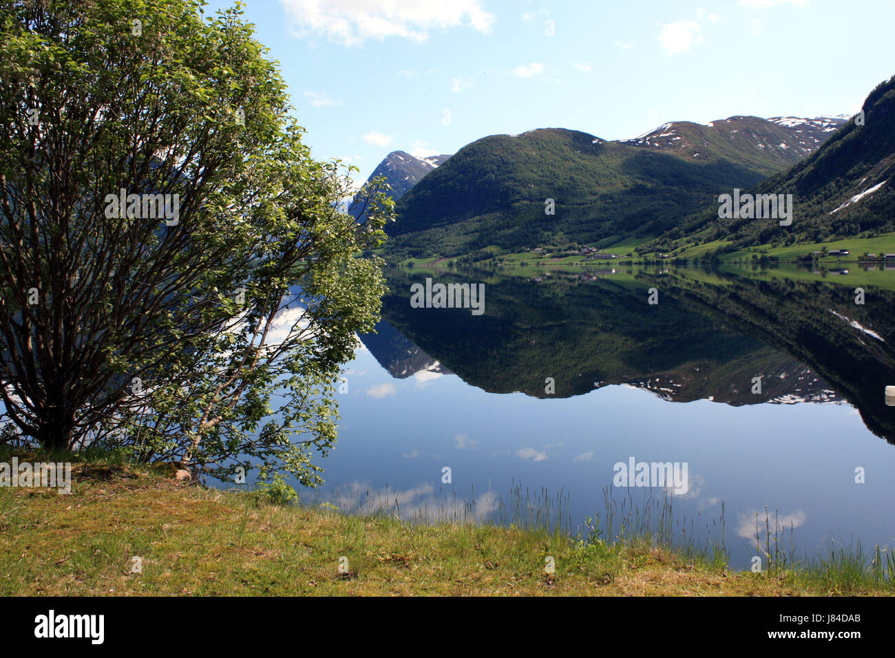 idyllic mountain lake Stock Photo - Alamy