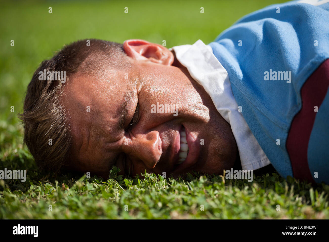 Injured cricket player hi-res stock photography and images - Alamy