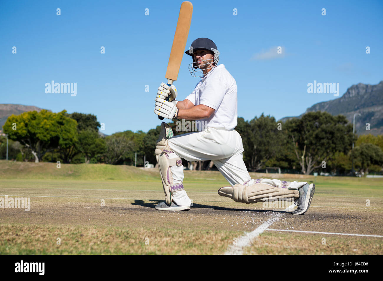Cricket player bowler side view hi-res stock photography and images - Alamy