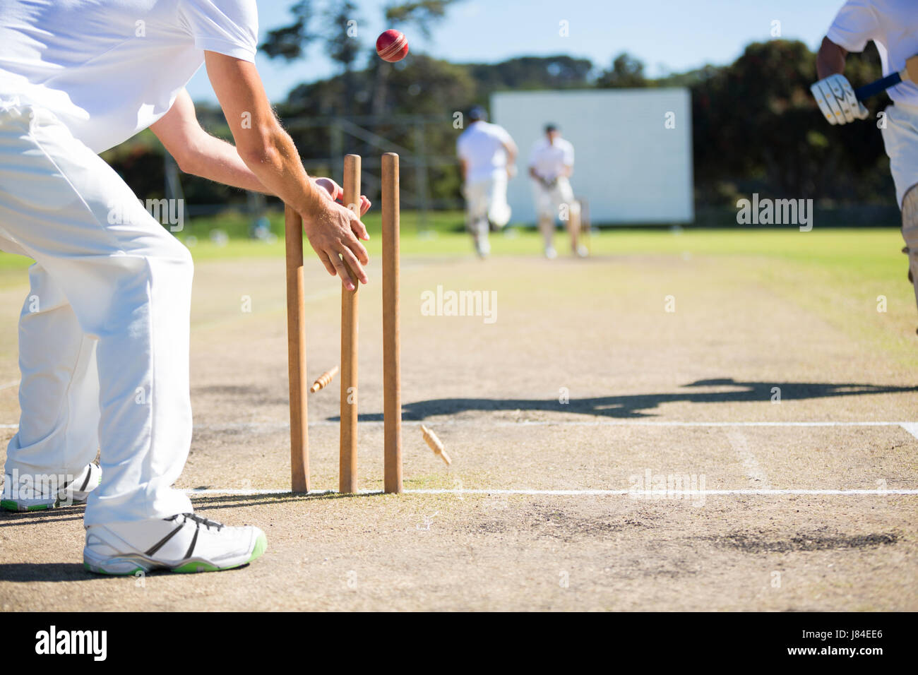 Wicket keeper hi-res stock photography and images - Alamy