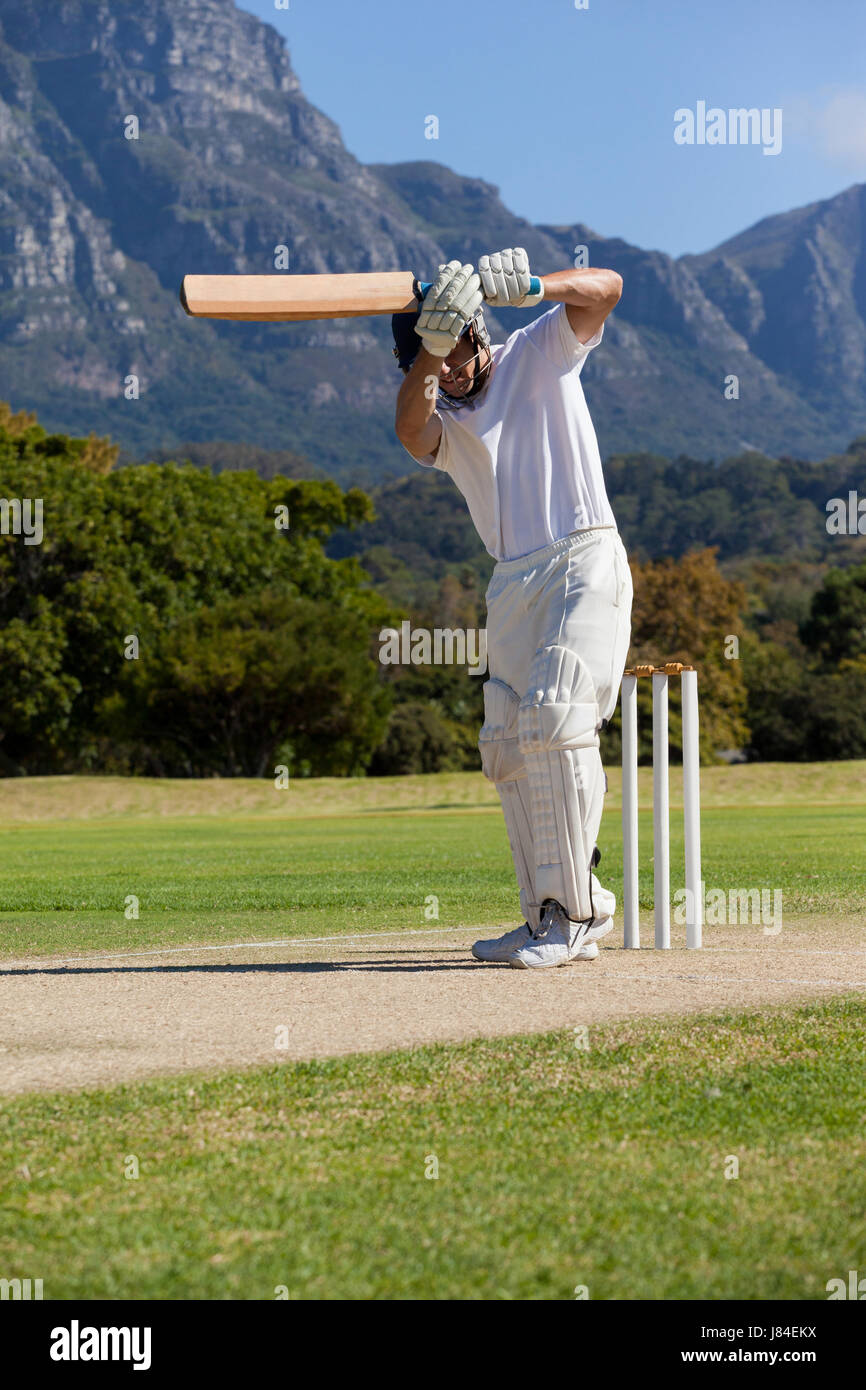 Cricket player uniform hi-res stock photography and images - Alamy