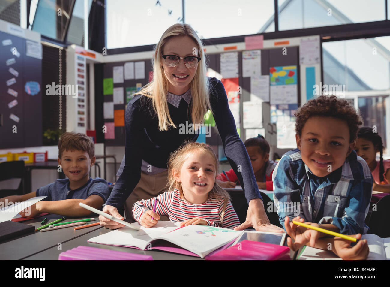 Classmate helping friend hi-res stock photography and images - Alamy