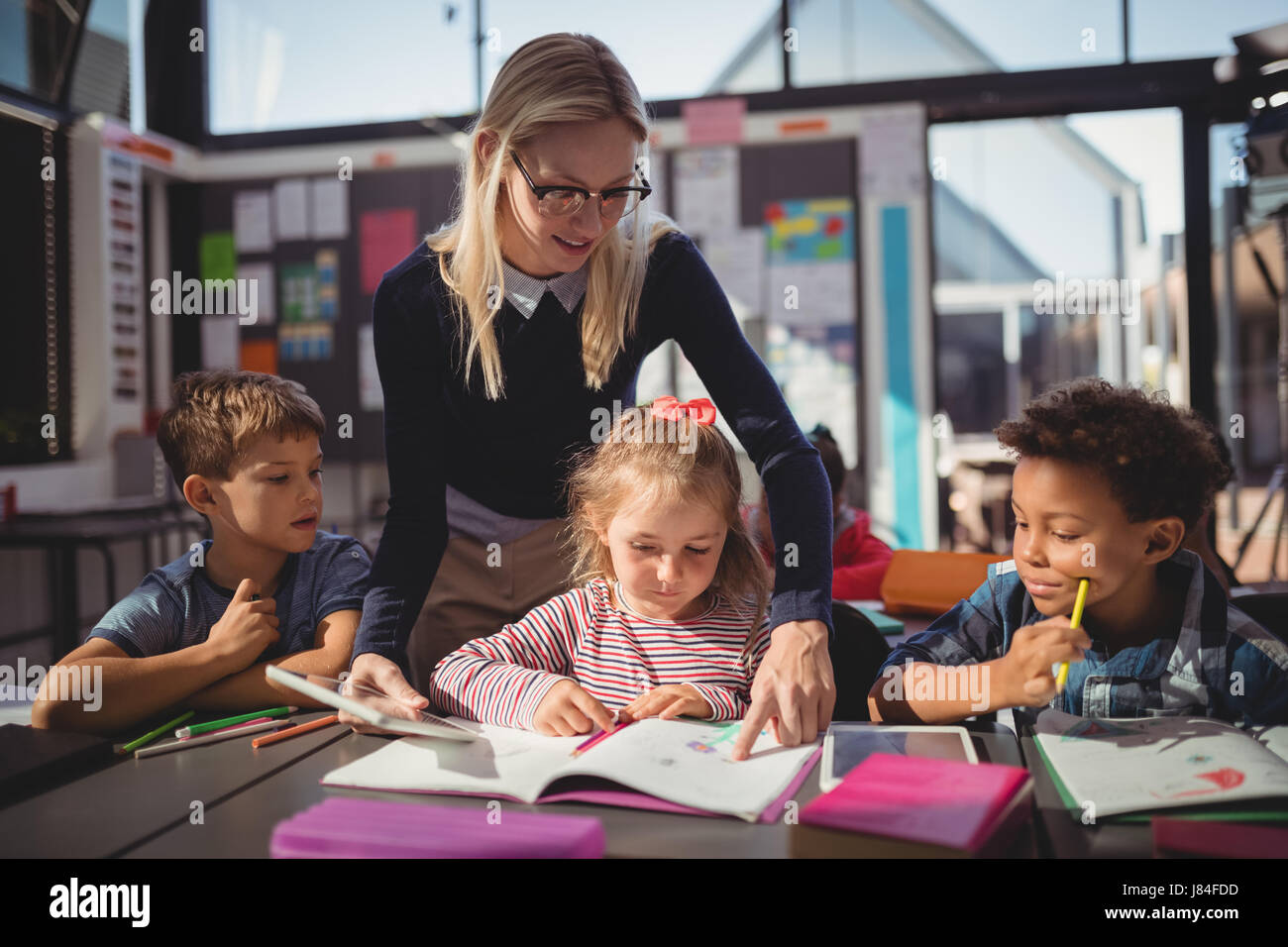 Classmate helping friend hi-res stock photography and images - Alamy