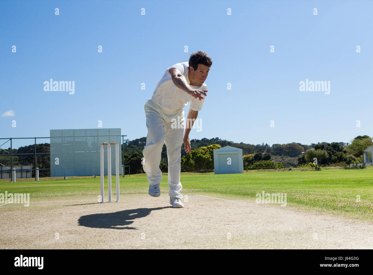 Cricket bowler running hi-res stock photography and images - Alamy