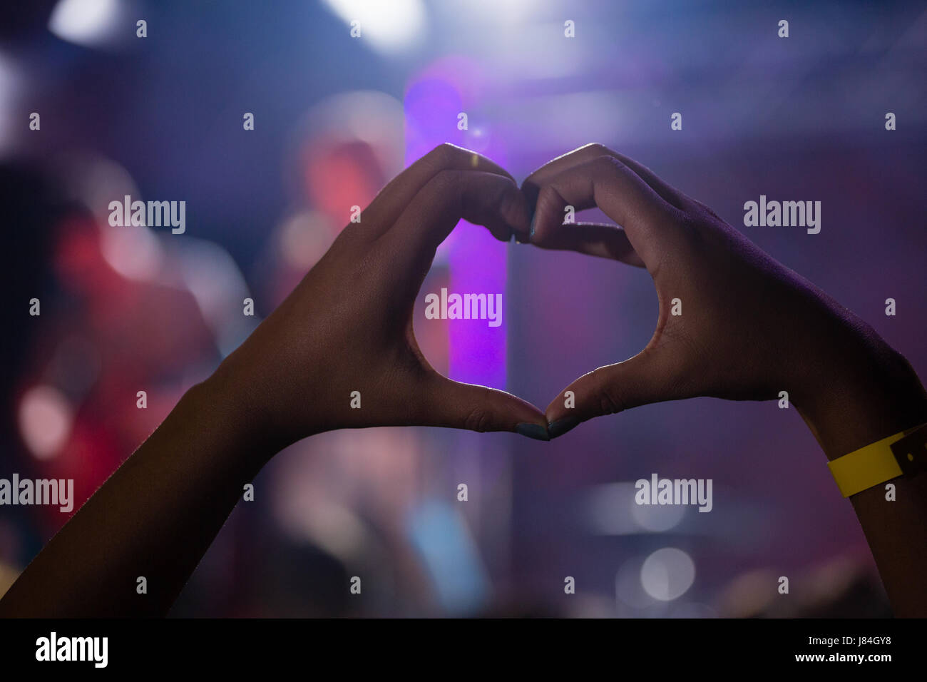 Woman cheering crowd sign hi-res stock photography and images - Alamy
