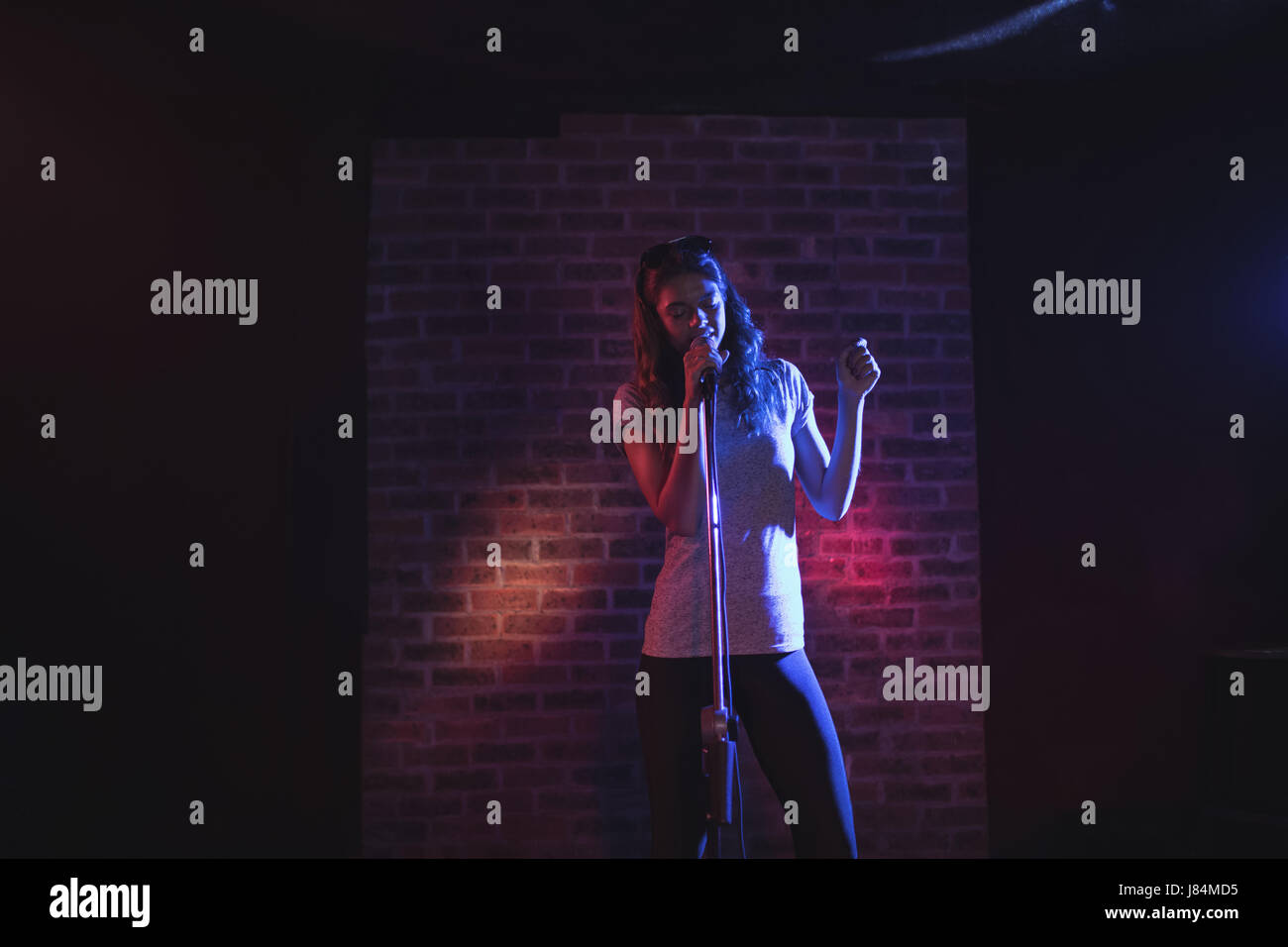 Pop star celebrity performing music hi-res stock photography and images ...