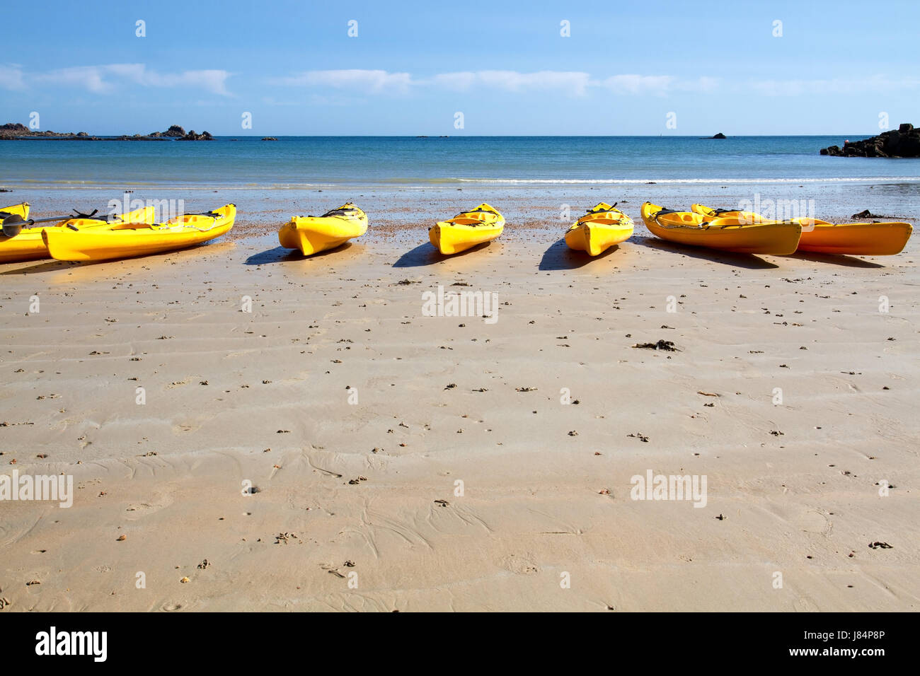 st brelade & # 039 s bay,jersey,uk,with kayaks Stock Photo - Alamy