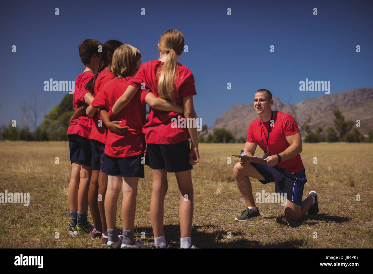 Man instructing team hi-res stock photography and images - Alamy