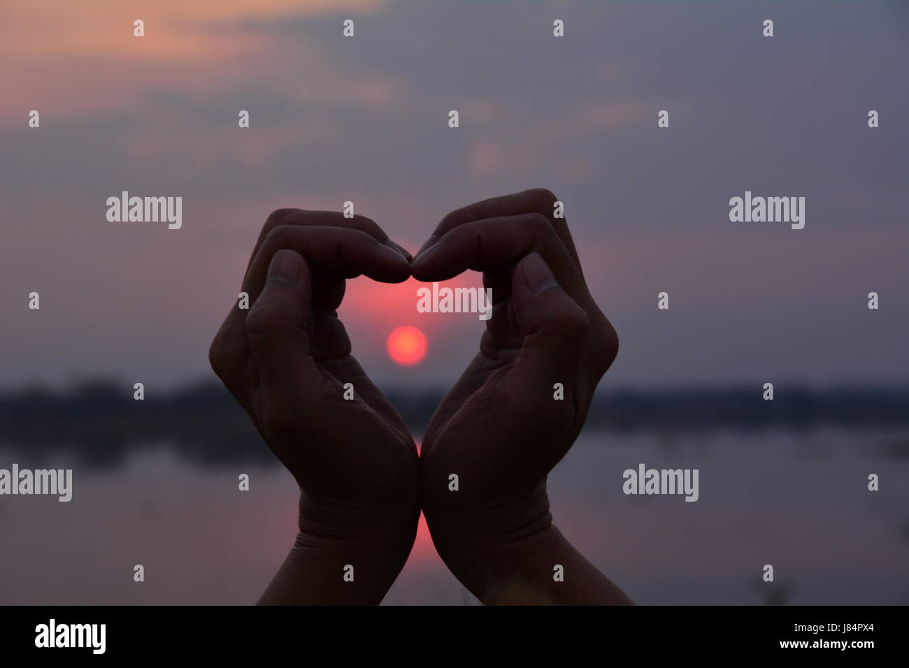 One hand heart shape sun hi-res stock photography and images - Alamy