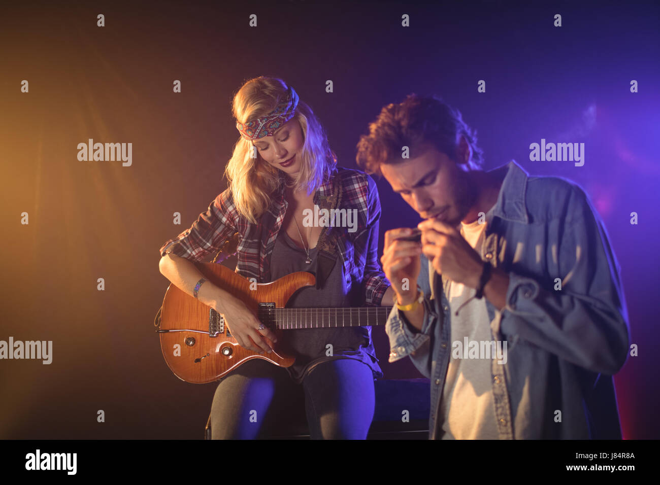 Playing guitar and harmonica hi-res stock photography and images - Alamy