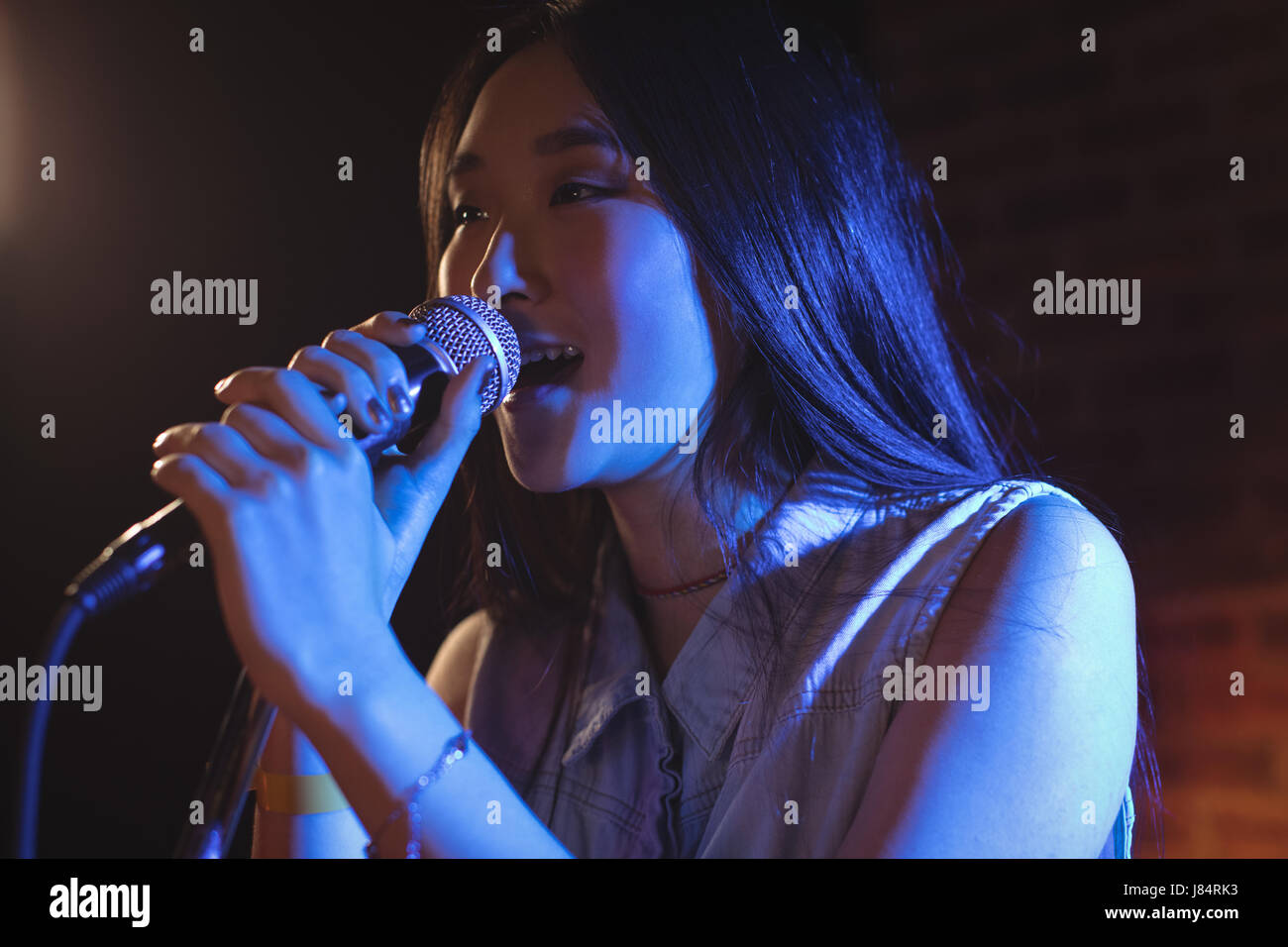 Chinese female singer hi-res stock photography and images - Alamy