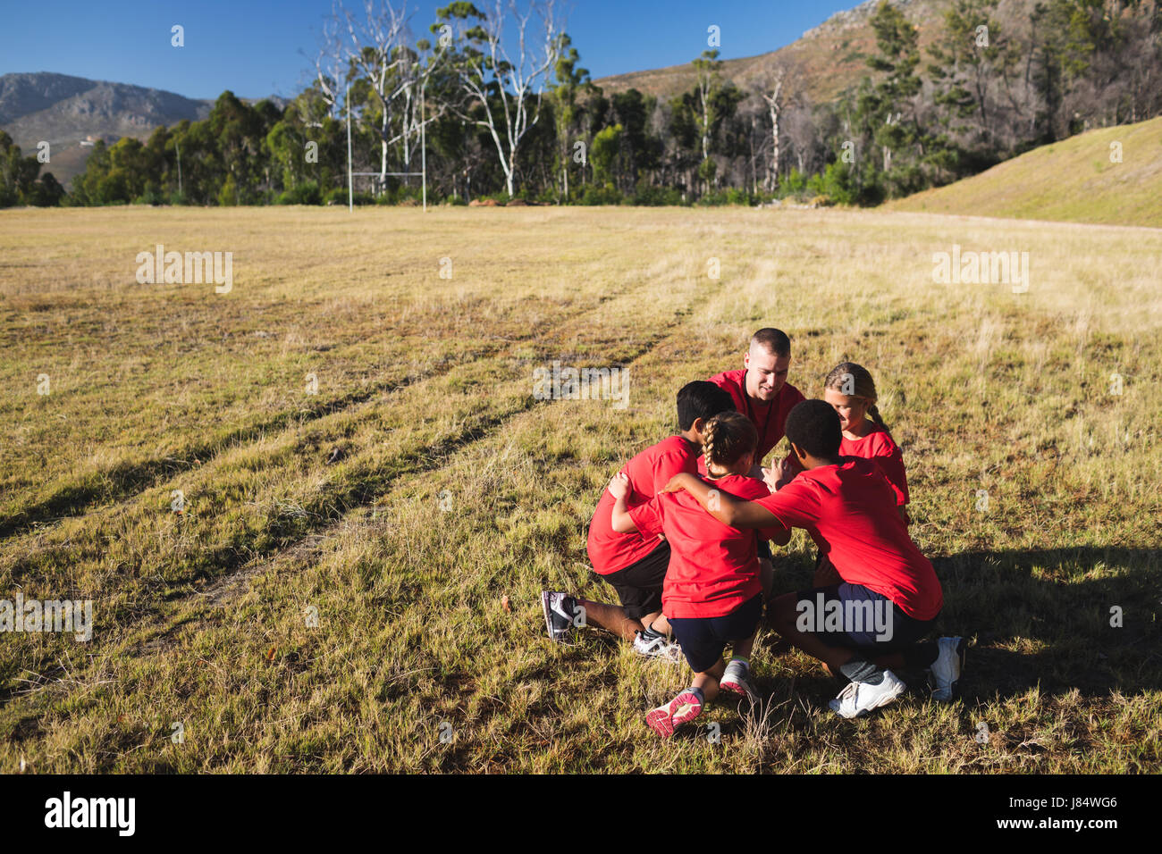 Man instructing team hi-res stock photography and images - Alamy