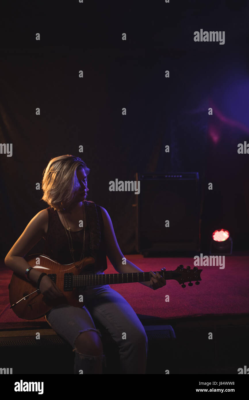 Girl playing electric guitar hi-res stock photography and images - Alamy