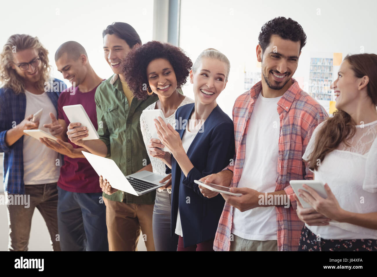 Mobile technologies black male hi-res stock photography and images - Alamy
