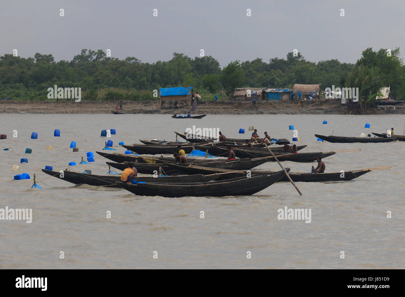 Fishing boat bangladesh hi-res stock photography and images - Alamy