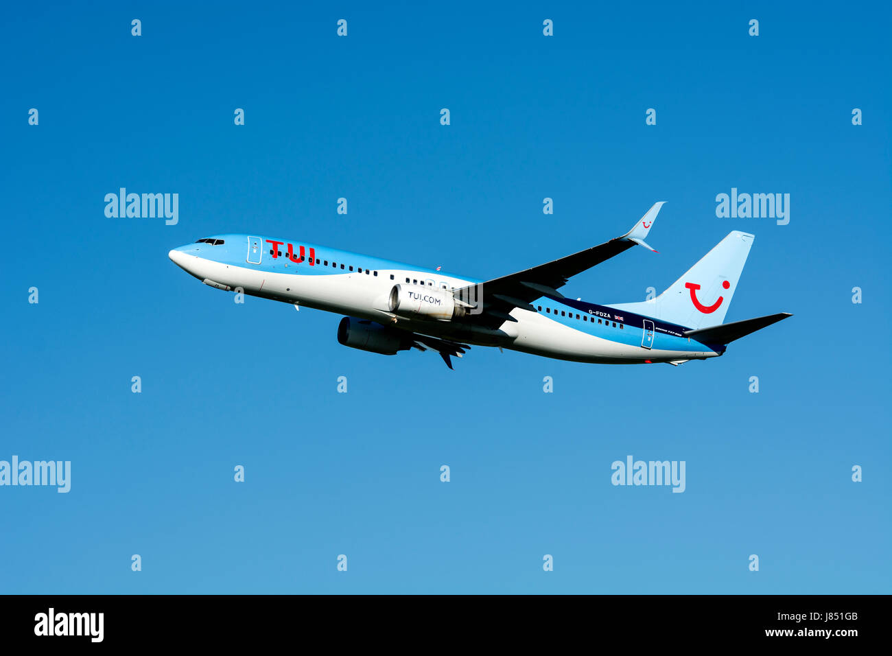 Tui livery hi-res stock photography and images - Alamy