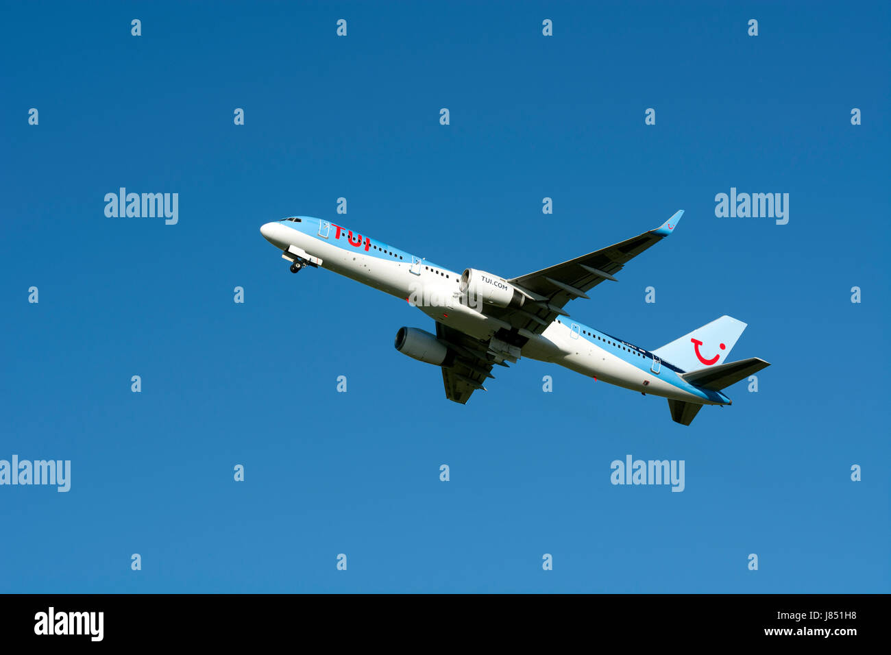 Tui Boeing 757 taking off at Birmingham Airport, UK (G-CPEU Stock Photo ...