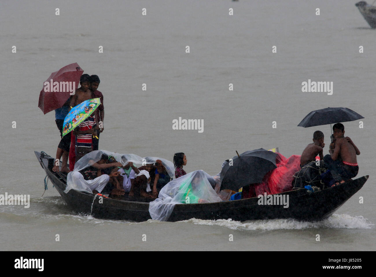 Rivers boat hi-res stock photography and images - Alamy
