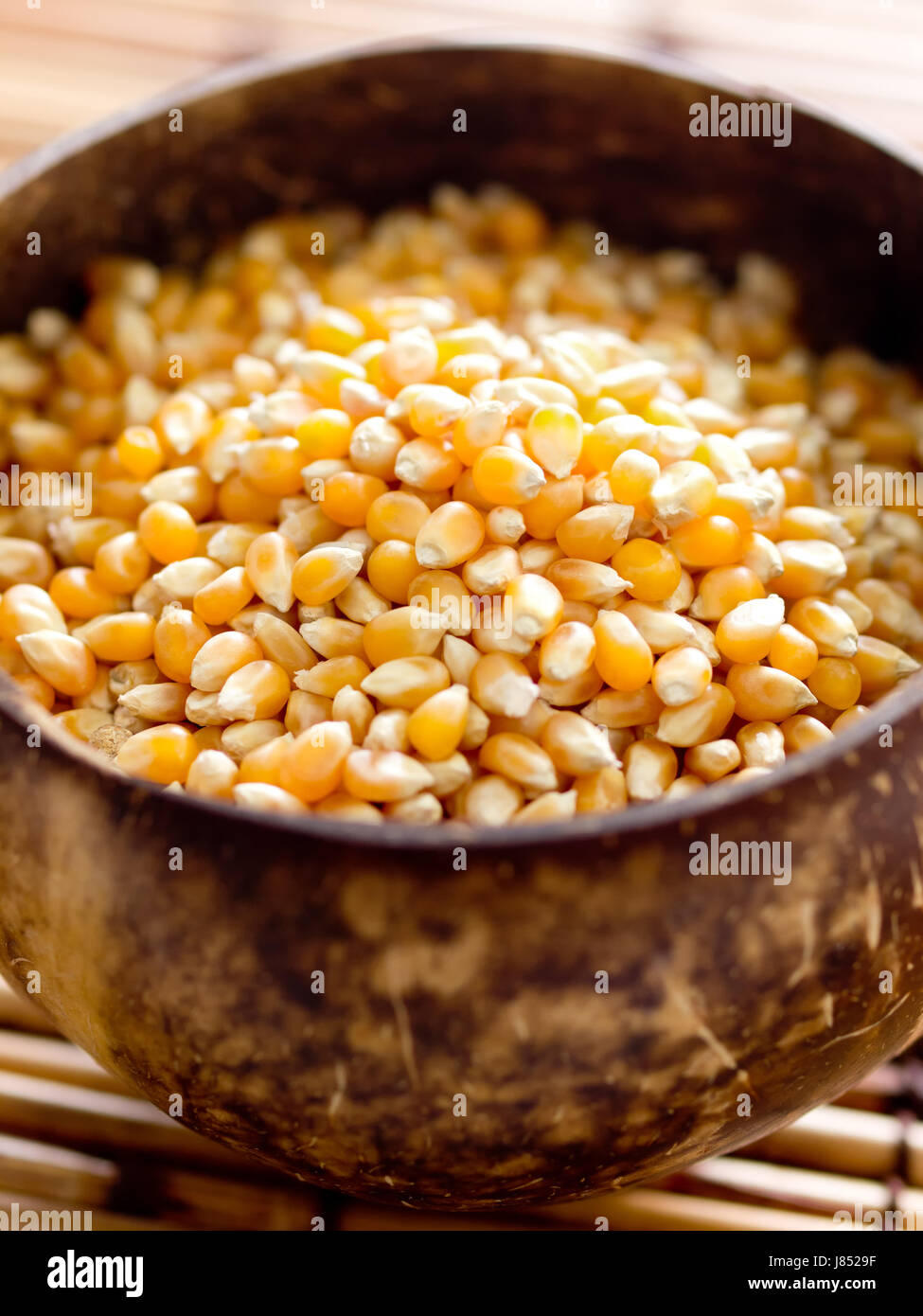 golden vegetable raw corn vegetarian kernels uncooked popcorn food ...