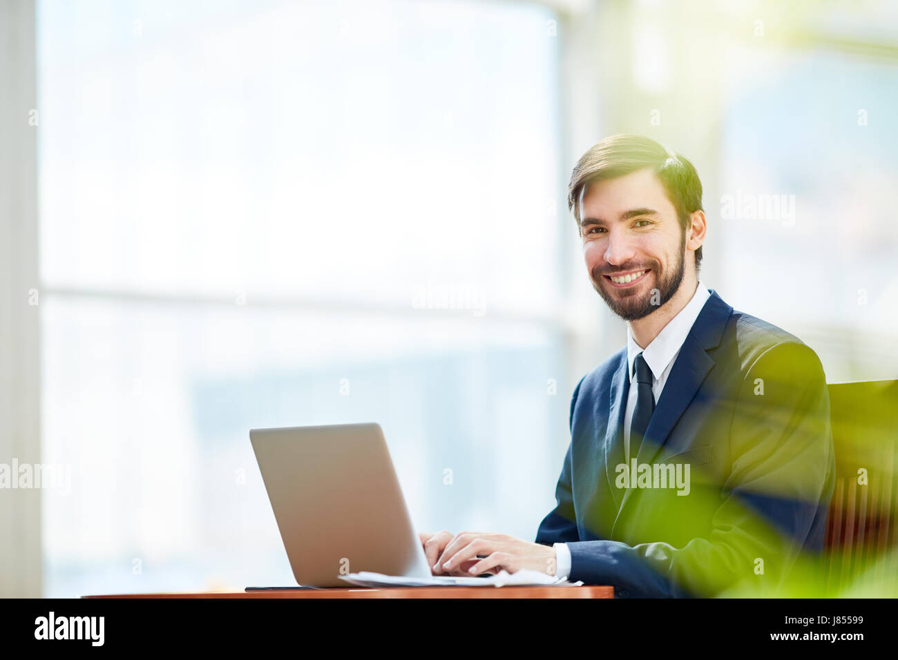 Manager typing hi-res stock photography and images - Alamy