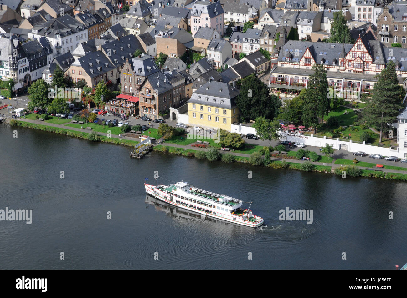 vineyard mosel trot river water sailing boat sailboat rowing boat boat ...