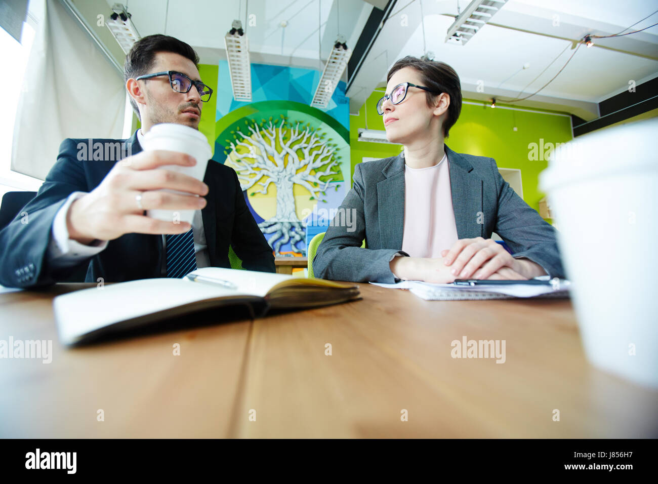 Team business modern low angle hi-res stock photography and images - Alamy