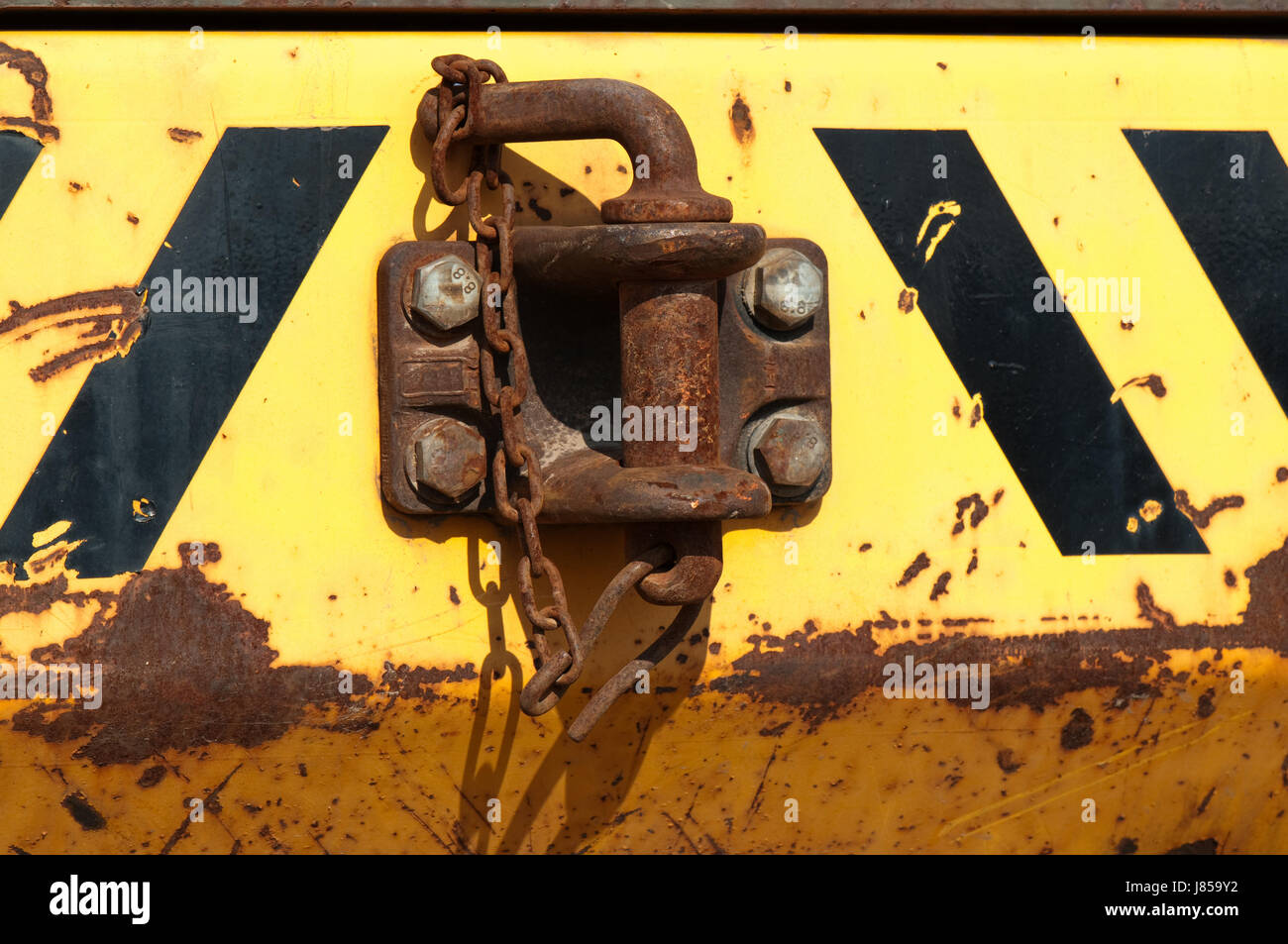 detail chain screw rust pivots bolt tow-bar old industry engine drive ...