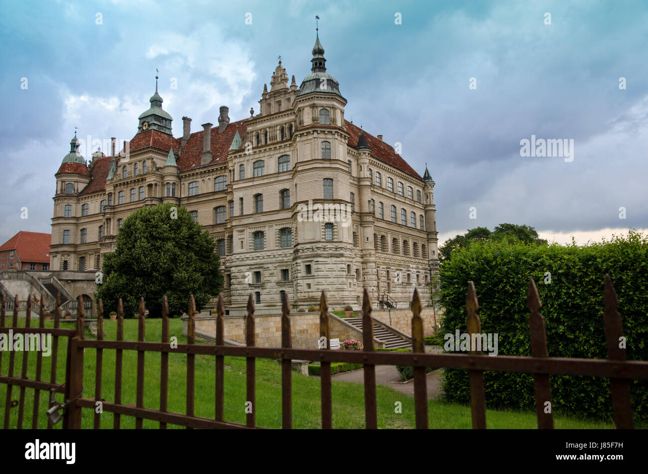 contrast style of construction architecture architectural style fence ...