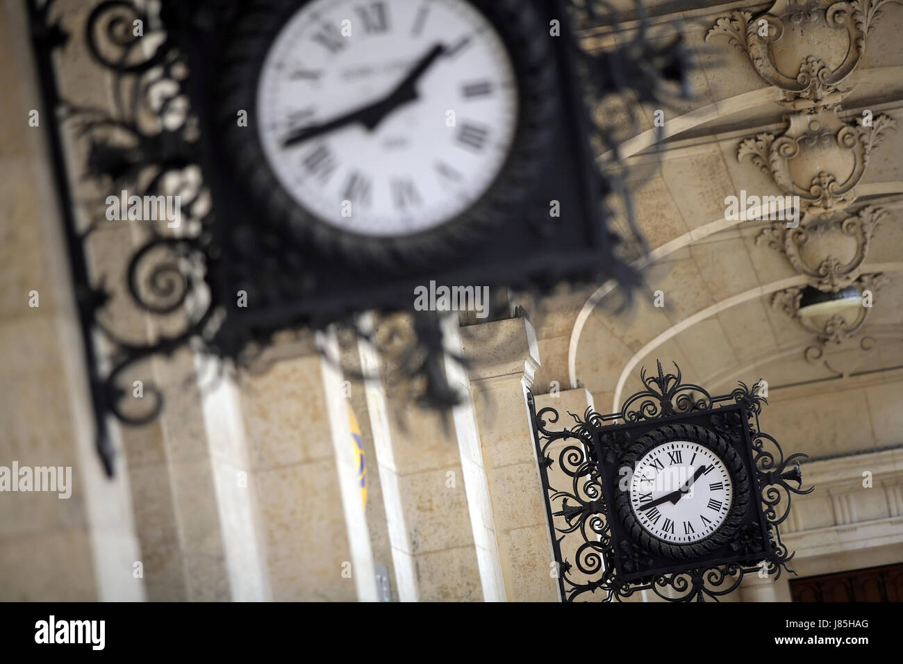 big large enormous extreme powerful imposing immense relevant clock ...