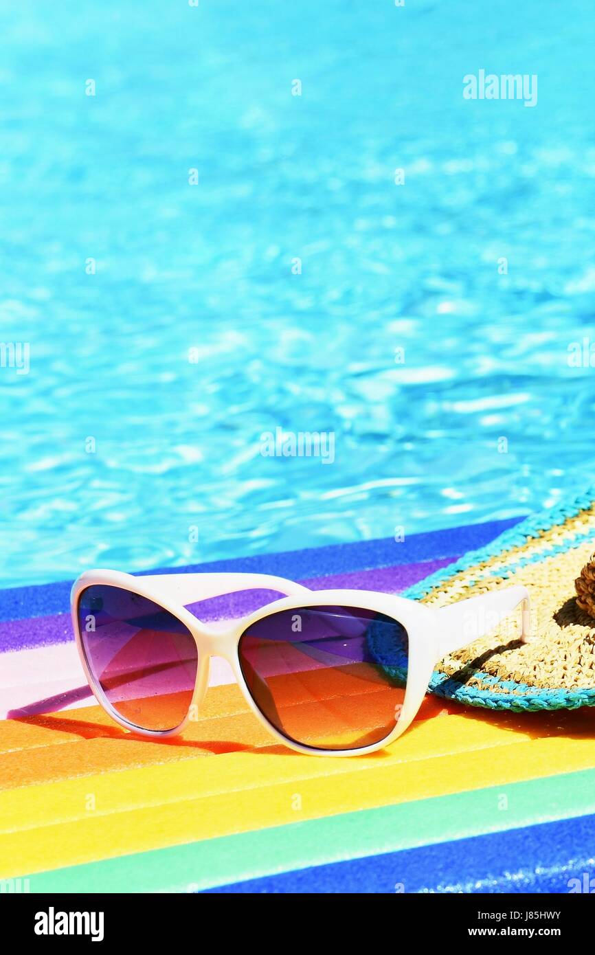 Pool lilo woman hi-res stock photography and images - Alamy