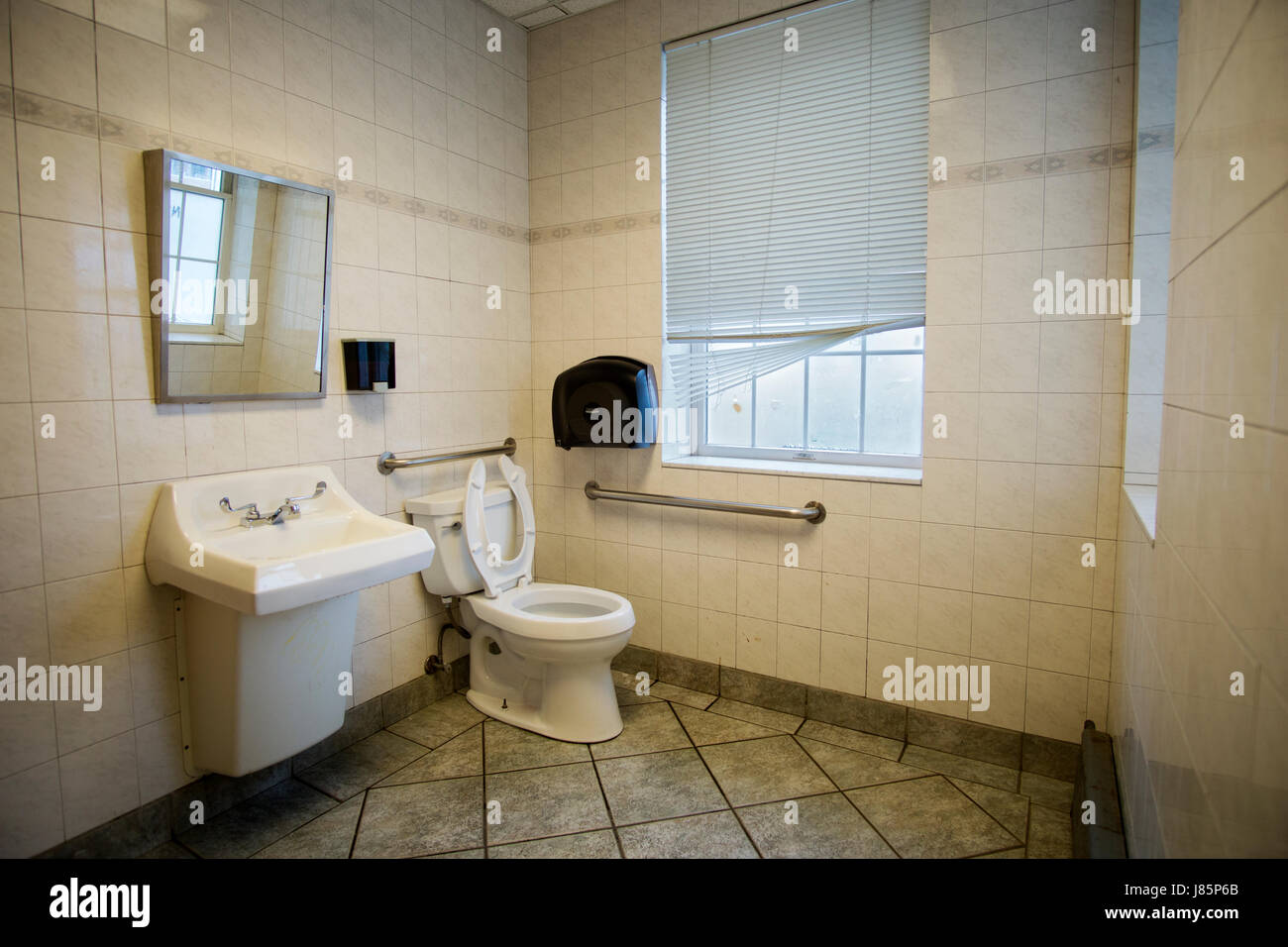 New york city bathroom hi-res stock photography and images - Alamy