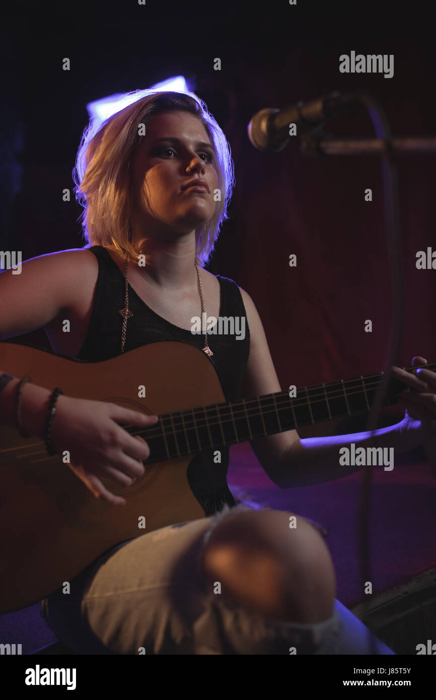 Smart singer hi-res stock photography and images - Alamy